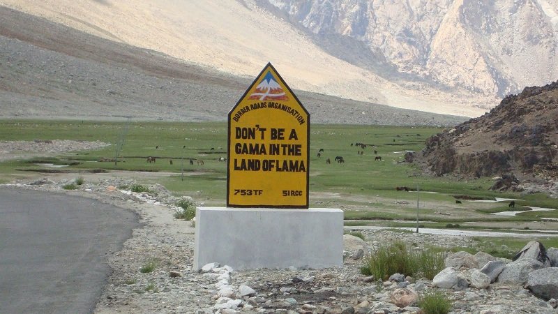20 Ridiculously Witty Road Signs You Will See On The Way To Ladakh ...