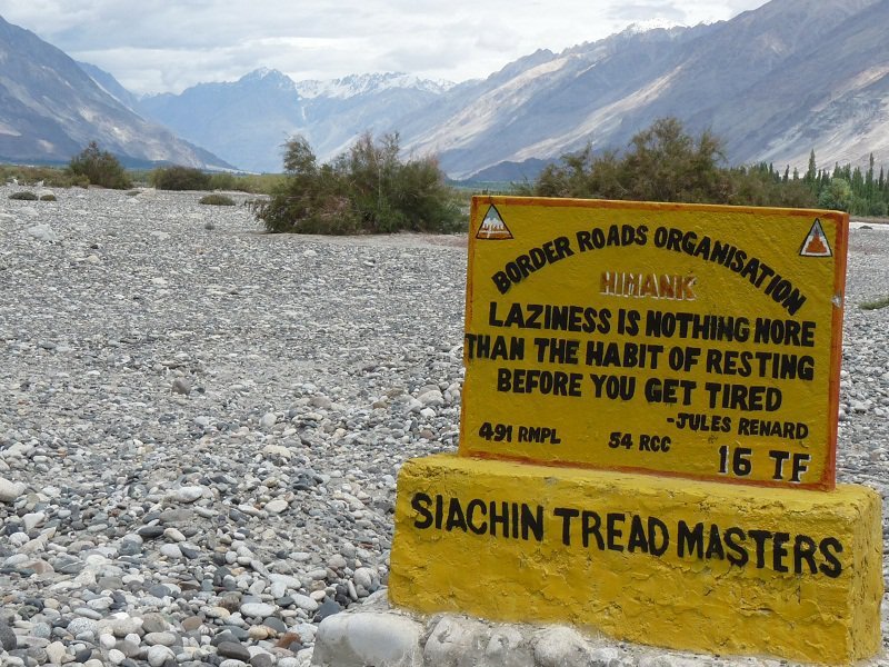 20 Ridiculously Witty Road Signs You Will See On The Way To Ladakh ...