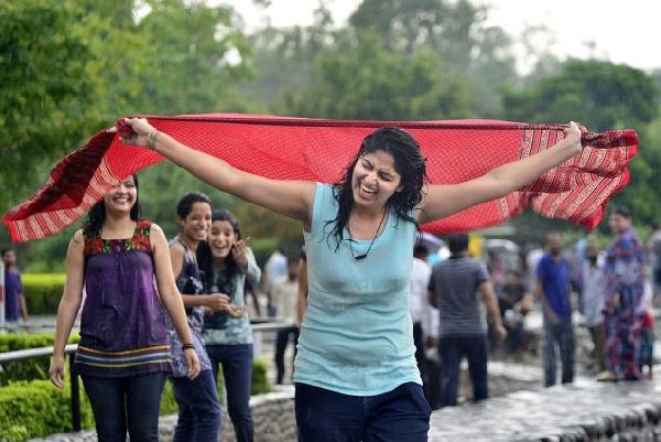 12 Little Ways to Enjoy The Monsoons - ScoopWhoop