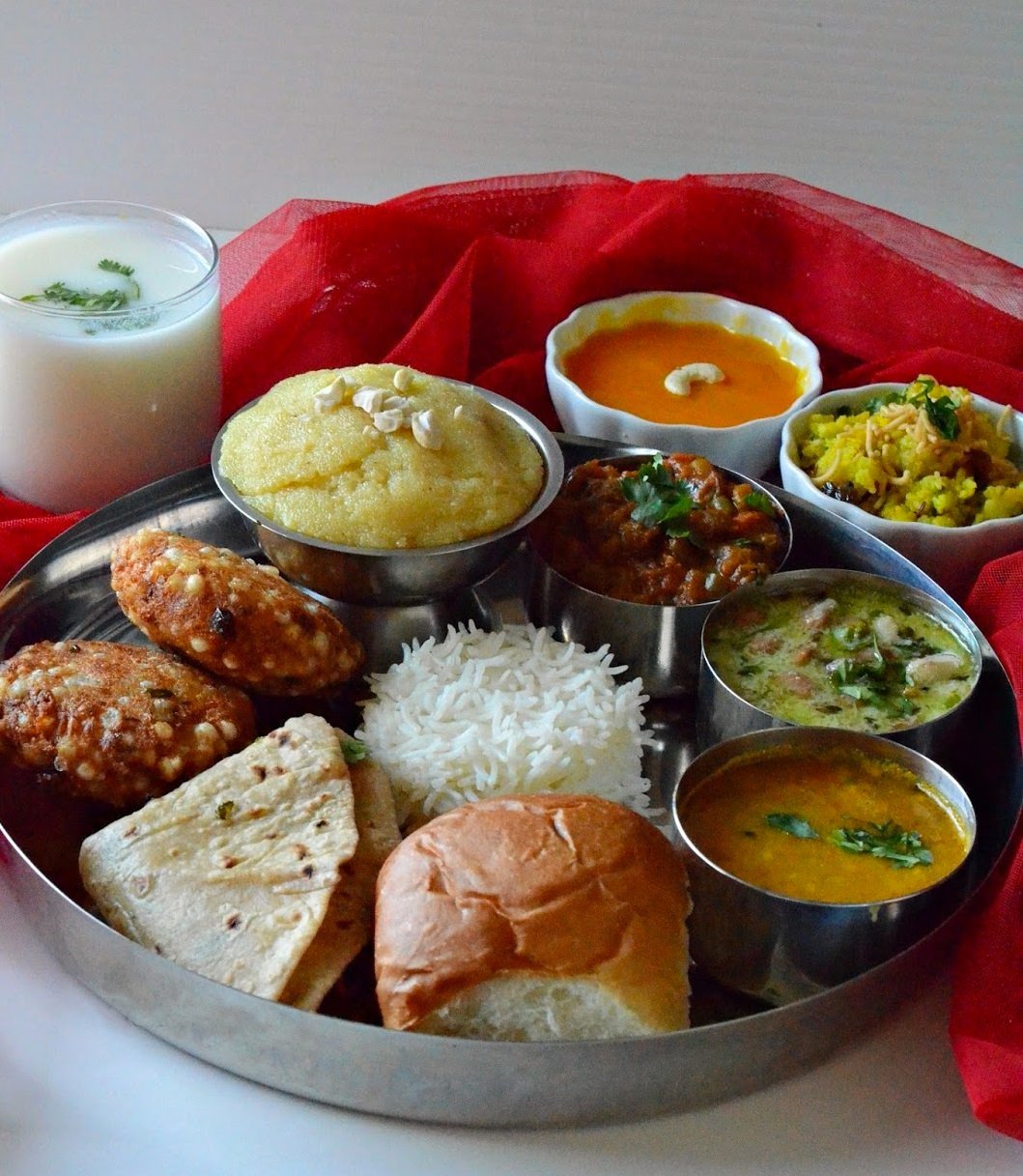 10 ‘Thalis’ From Around India That Will Take You To Food Heaven