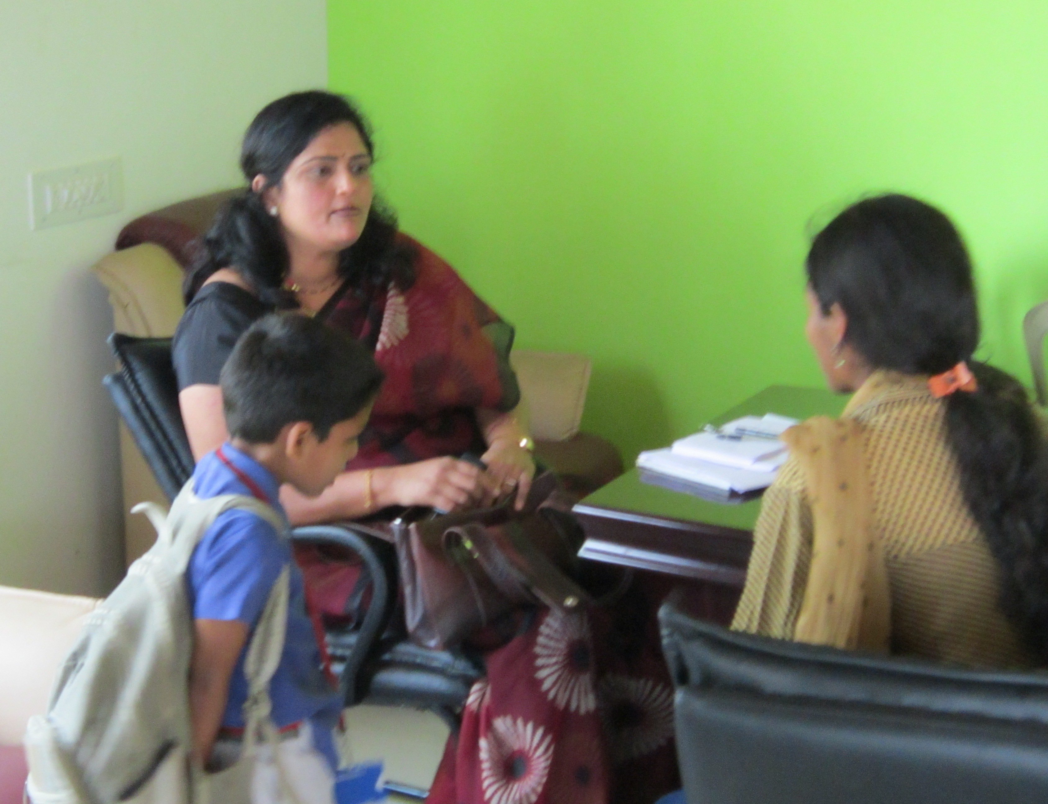 15 Adorable Things That Every Indian Mother Does - ScoopWhoop