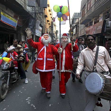 15 Things That Would Happen If Santa Claus Were Indian - ScoopWhoop