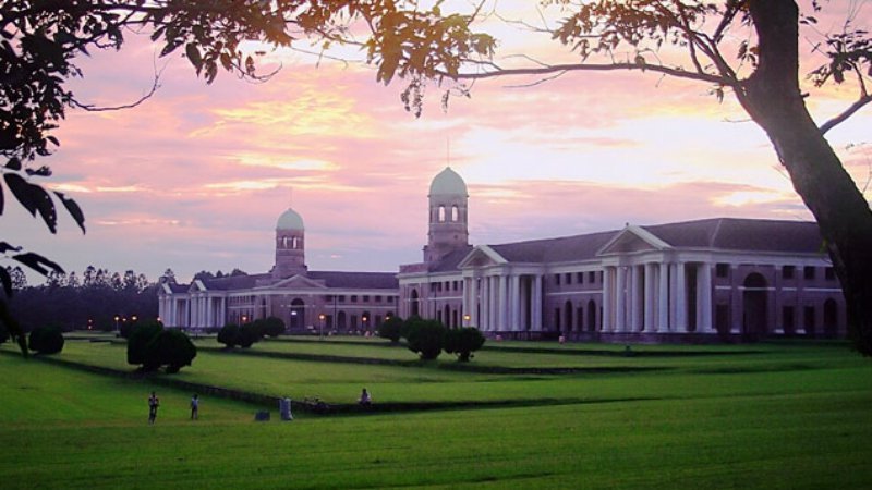 16 Exceptionally Beautiful College Campuses In India - ScoopWhoop