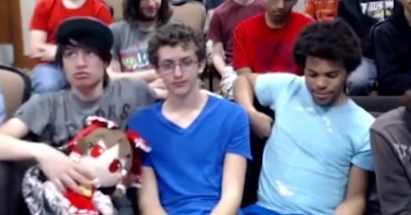 Gamers Share An Awkward Moment When They Accidentally Touch Each Other ...