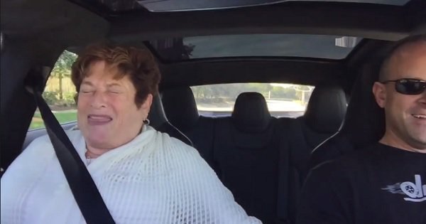 The Insane Mode In The Tesla P85D Car Makes Grown People Swear Like ...