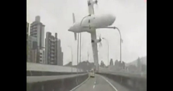 TransAsia Flight GE 235 Crashes Into A River In Taiwan. Scary Footage ...
