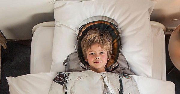 Can’t Live In Space? Use These Cool Design Ideas To Bring Space Inside ...