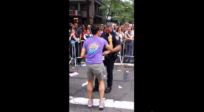 Dancing Cop Steals The Show At The LGBT Pride Parade In New York City ...