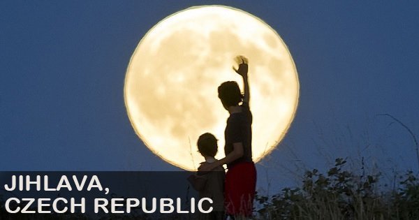 13 Breathtaking Photographs Of The Rare Blue Moon You Missed Last Night ...