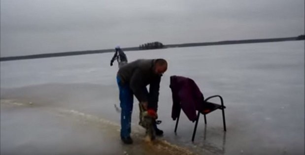 They Chainsawed A Frozen Lake To Create A Spinning Carousel Powered By ...