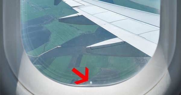 Ever Wondered Why There’s That Little Hole In Airplane Windows? Here’s ...