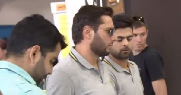 This Pakistan Fan Picked Up The Bill For Shahid Afridi & Ahmed Shahzad After They Failed To Pay ...