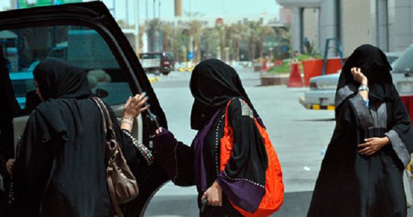 Now Starbucks In Saudi Arabia Bars Women From Entering Store To Buy ...