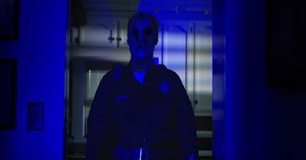 The Trailer Of Lights Out Is Here & It Proves You Were Right To Be ...