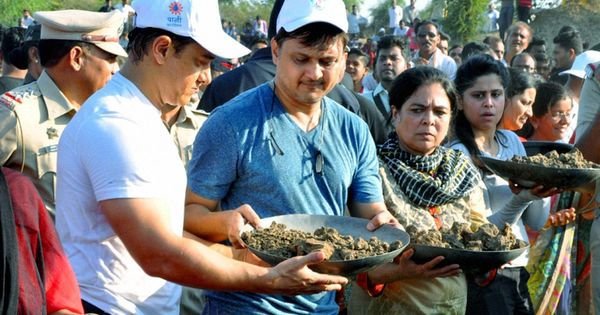 Spotted! Aamir Khan On Ground Zero Working For The Pani Foundation