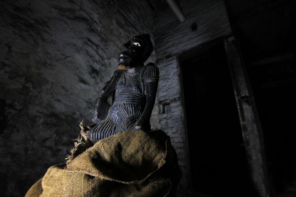 This Paranormal Museum Of Haunted & Cursed Items Is Creepy In A ...