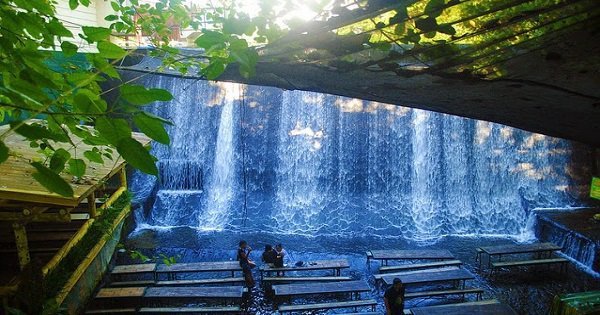 This Waterfall Is Actually A Restaurant & It Should Totally Be On Your ...