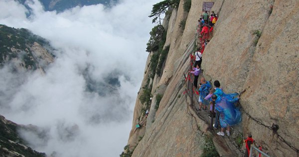 This Is What The World’s Most Dangerous Hiking Trail Looks Like ...