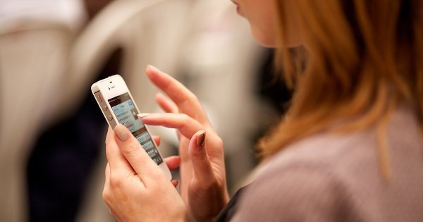 Did You Know You Can Get Your iPhone To Read For You With This Simple ...