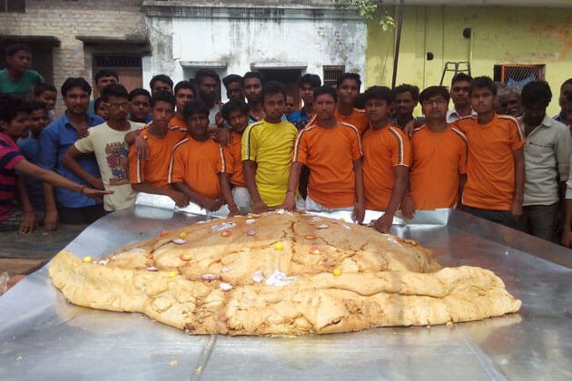 This Group From Uttar Pradesh Has Made The World’s ‘Largest’ Samosa ...