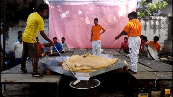 This Group From Uttar Pradesh Has Made The World’s ‘Largest’ Samosa
