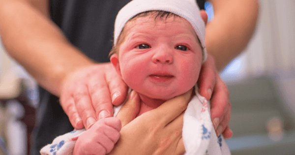 This Photographer Beautifully Captures The Birth Of Her Child In These ...