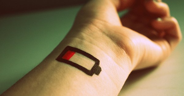 12 Ways Your World Changes When Your Phone Runs Out Of Battery - ScoopWhoop