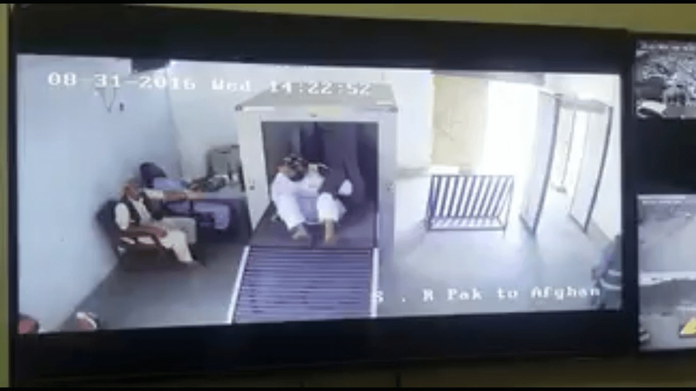 This Man Blurring The Lines Between Body Scan & Baggage Scan Is The ...