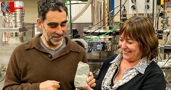 Scientists Discover World’s Oldest Fossils Dating Back To 3.7 Billion ...