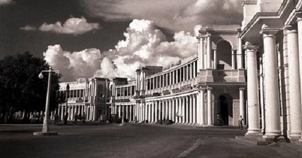 With Vintage Cars & No Traffic, Here’s How Delhi’s Connaught Place ...