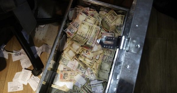 I-T Raids On Jewellers, Traders Across India To Crack Down On Money ...