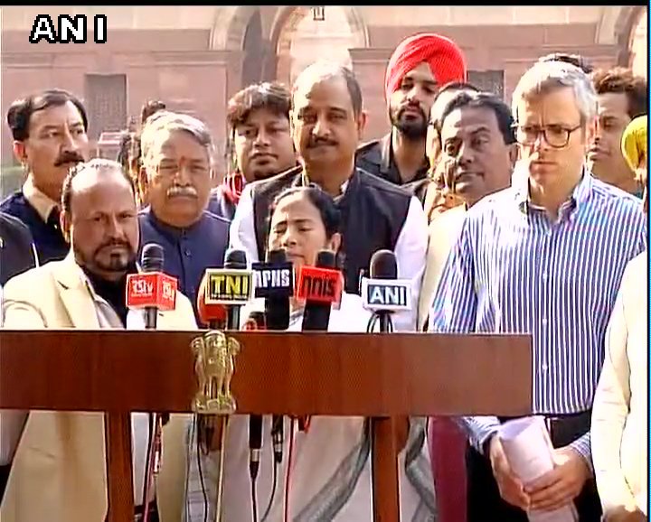 TMC’s Mamata Banerjee & Shiv Sena Marche Against Note Ban Outside ...