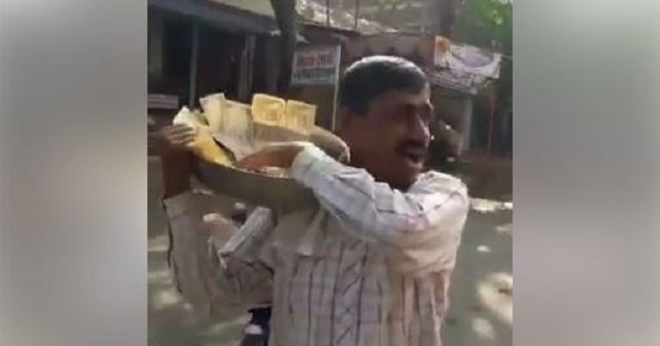 This Man Selling ₹500 & ₹1000 Notes On Streets Is Basically All Of Us ...