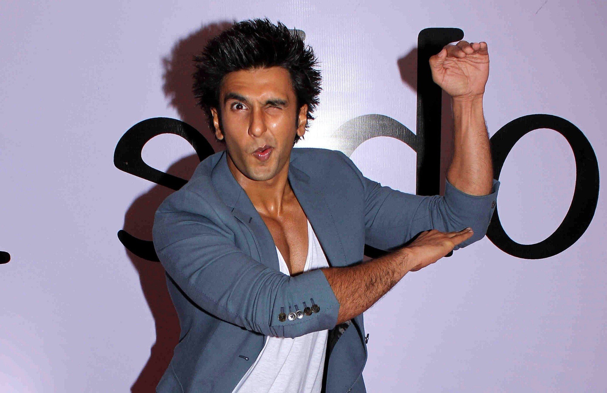 20 Famous People Who Are Unbelievably Chilled Out Despite All Their ...