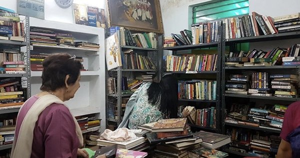 This Quaint Little Book Shop In Delhi Sells Books For As Cheap As 10 ...