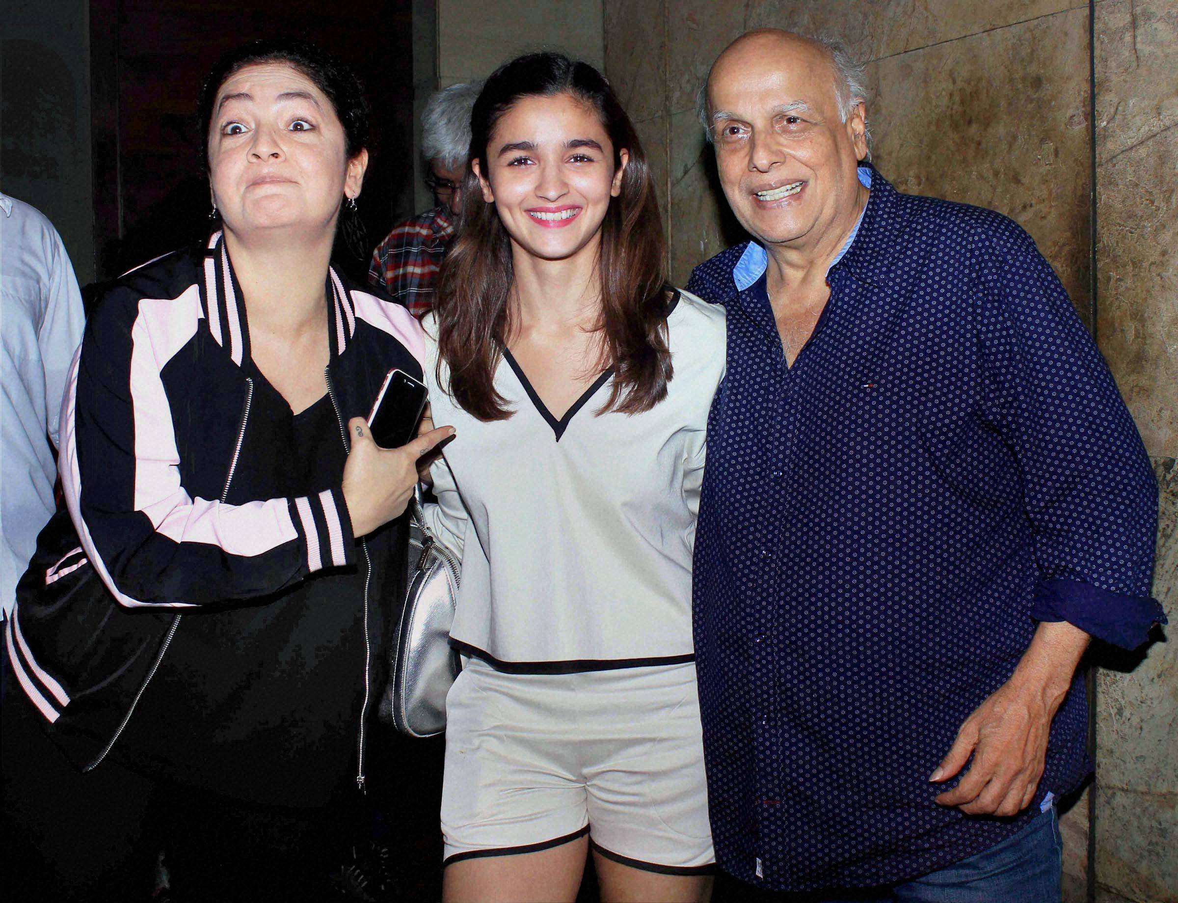Filmmaker Pooja Bhatt Talks About How His Father Helped Her Quit Alochol