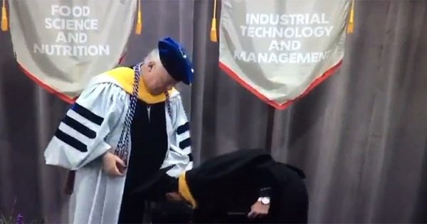 This American Dean’s Baffled Look After An Indian Student Touched His ...