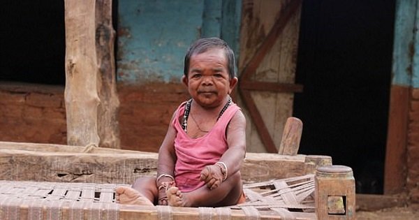 Meet The 50-Year-Old Man Who’s Only 29 Inches Tall & A Mini Celebrity ...
