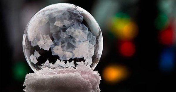 It’s So Cold In Canada, Bubbles Are Turning Into Snow Globes & The ...