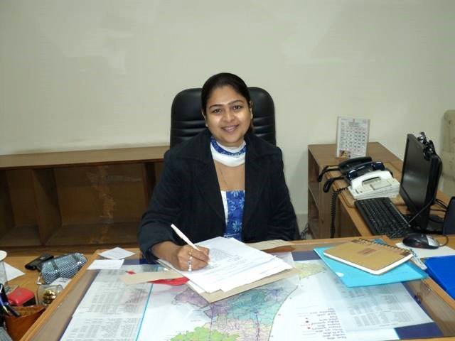 10 Dynamic Women IAS & IPS Officers Who Inspire Us With Their ...