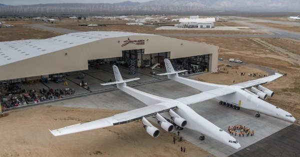 Built To Carry Space Rockets, The World’s Largest Plane Looks Like It’s ...