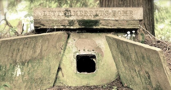 The Story Behind A Tiny Window In This Little Boy’s Grave Will Make You ...