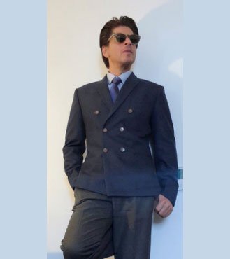 SRK Showed Up In London In A Blue Suit Looking Dapper AF & My Inner ...