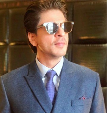 SRK Showed Up In London In A Blue Suit Looking Dapper AF & My Inner ...