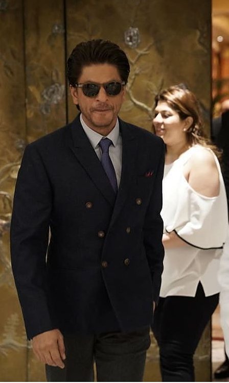 SRK Showed Up In London In A Blue Suit Looking Dapper AF & My Inner ...