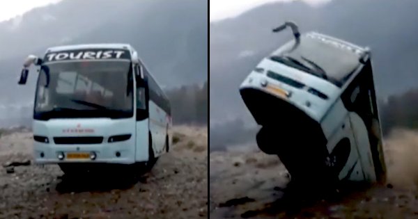 This Video Of A Bus Getting Washed Away In The Manali Flood Shows The ...