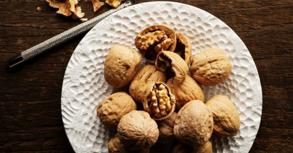 10 Reasons Why Walnuts Are A Must-Eat Superfood & You Should Get On ...