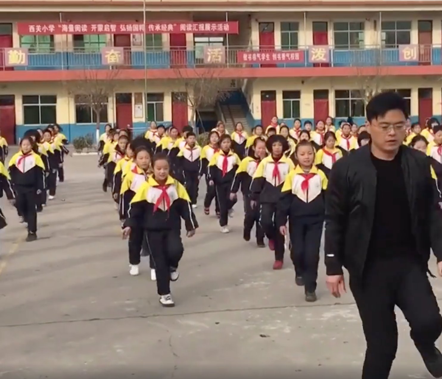Chinese Principal Broke Rules & The Internet By Dancing With Students ...