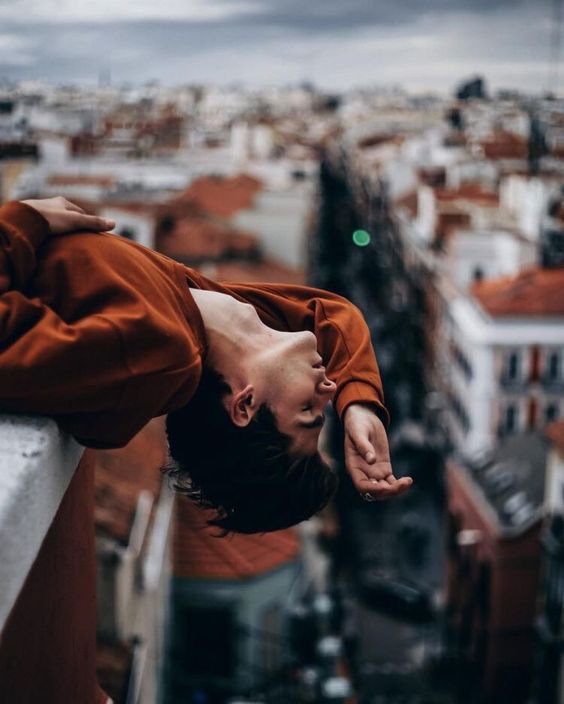 25 Amazing Photography Poses To Make Your Instagram Game Strong AF