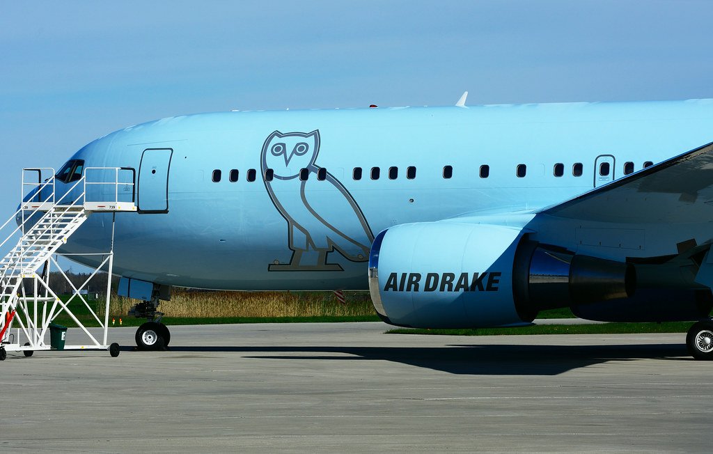 Drake Now Owns A Customised Boeing Jet Worth A Whopping ₹1500 Crore ...